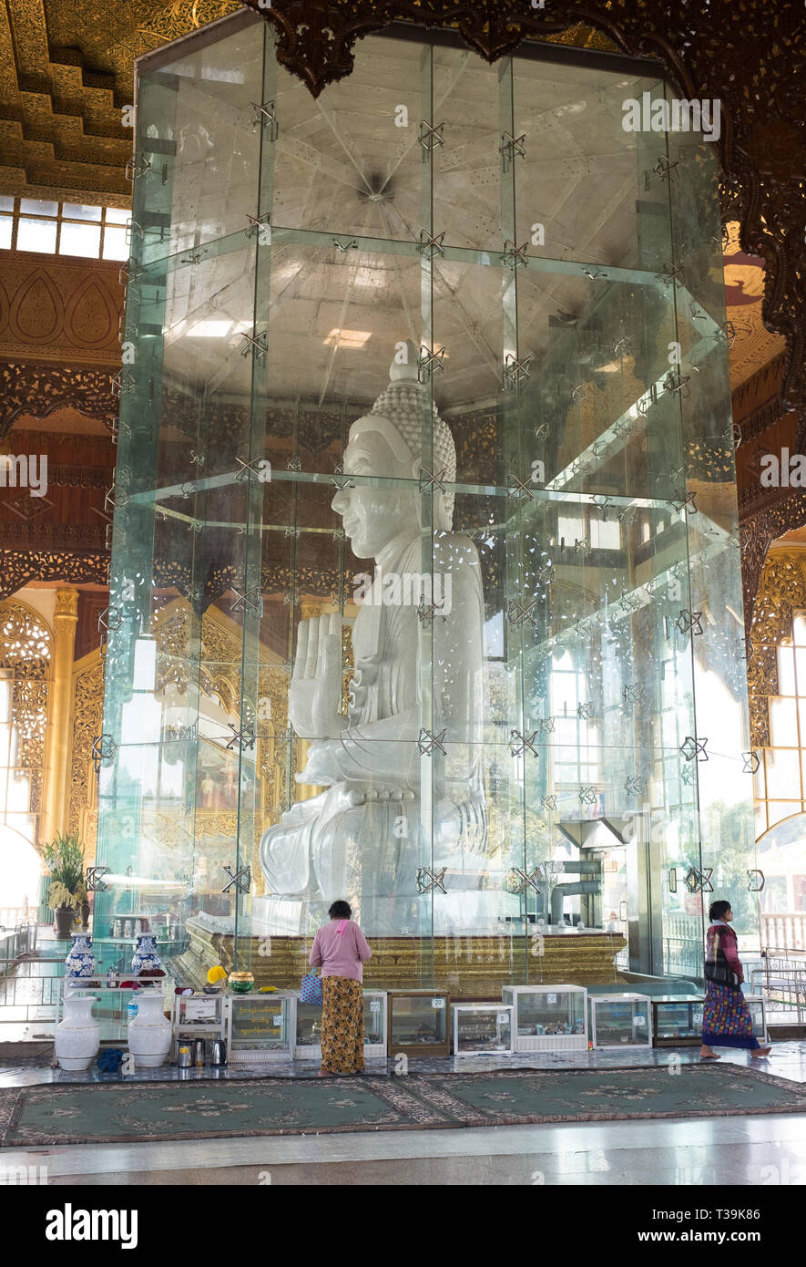 Glass cage women hi-res stock photography and images - Alamy