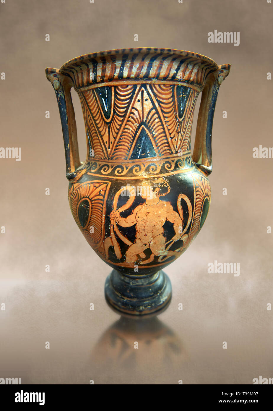 323-300B.C Etruscan Hellenistisc style column Krater with red figure of ...