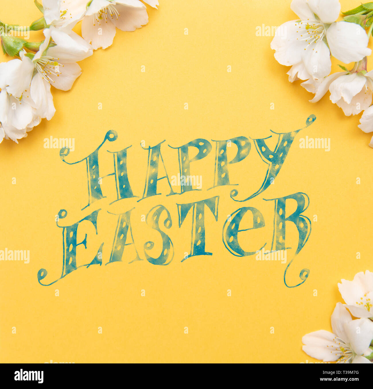 Happy Easter text. Message in hand written font Stock Photo - Alamy