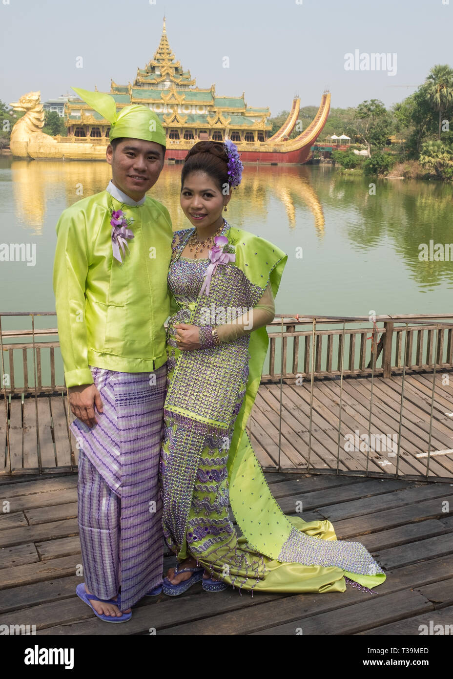 Barge wedding | Beachweddingtips.com
