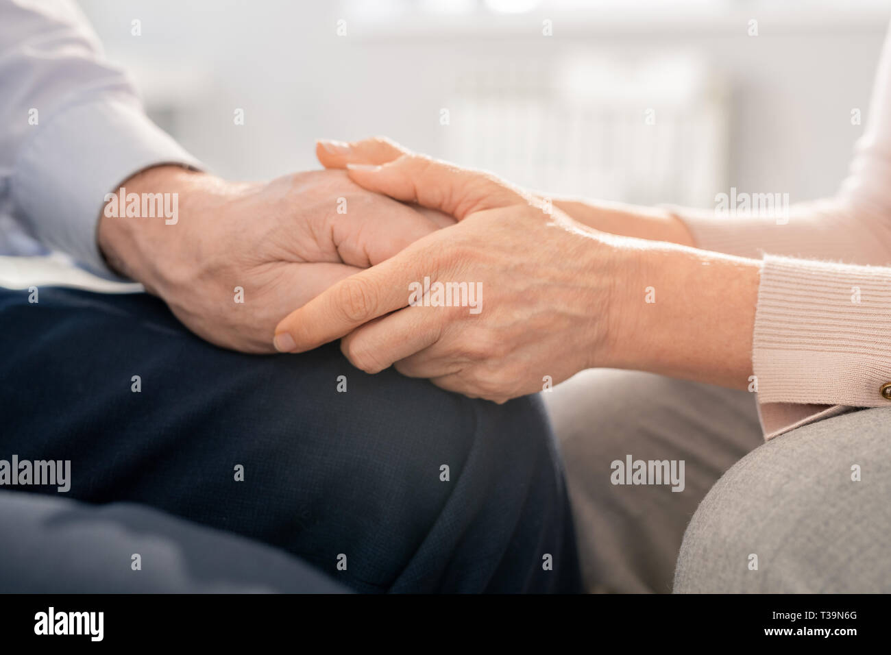 Comforting help hi-res stock photography and images - Alamy