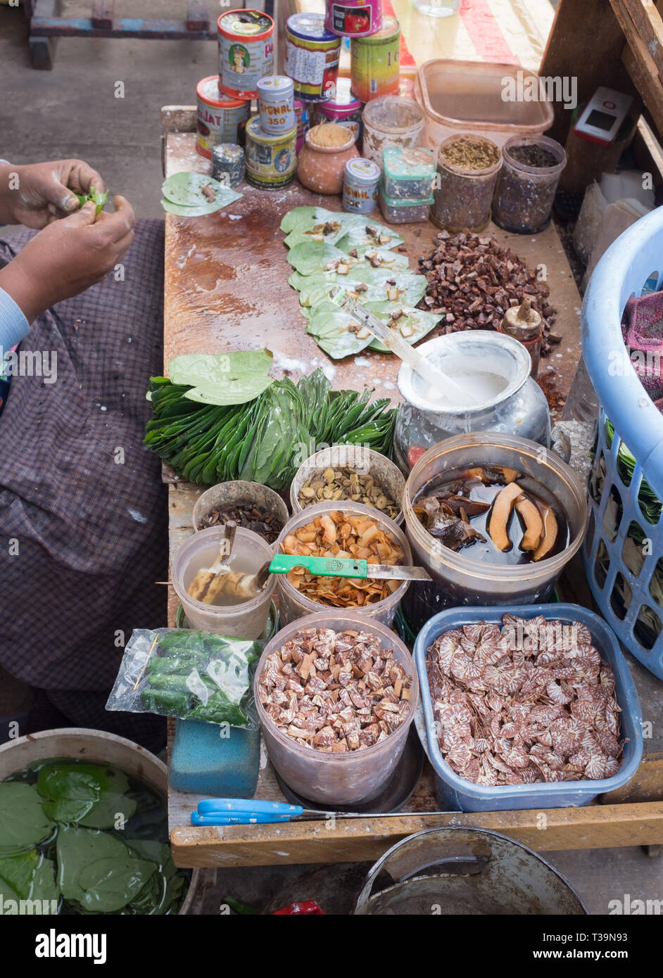 Chewing tradition hi-res stock photography and images - Alamy