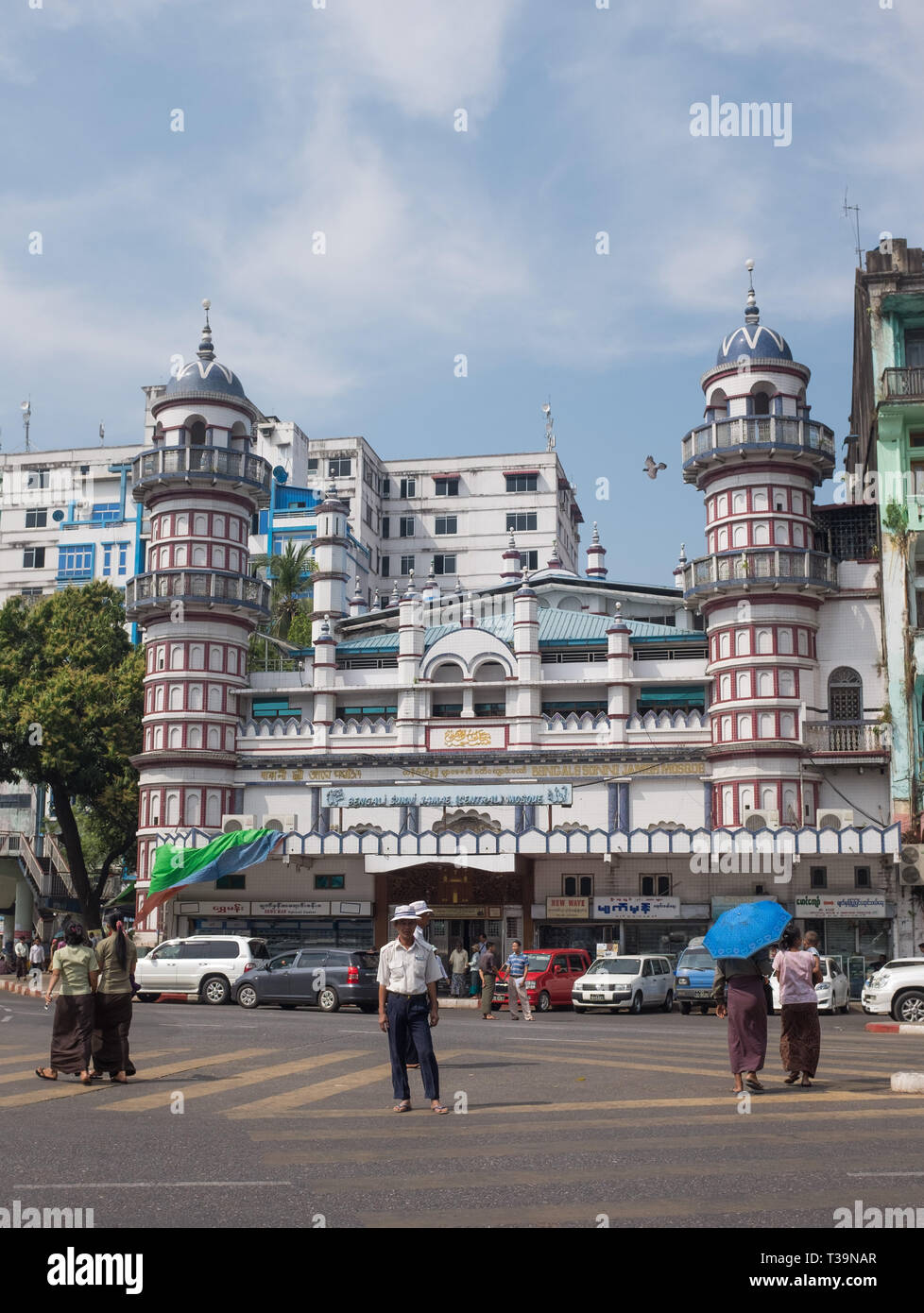 Bengali Sunni Jameh Mosque on Sule Pagoda Junction in, Yangon (Rangoon ...