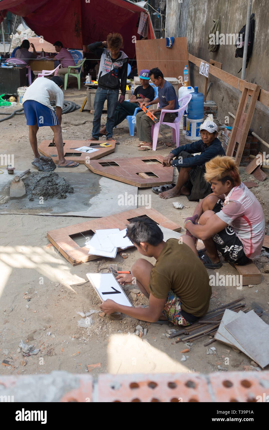 Construction workers building burma hi-res stock photography and images - Alamy