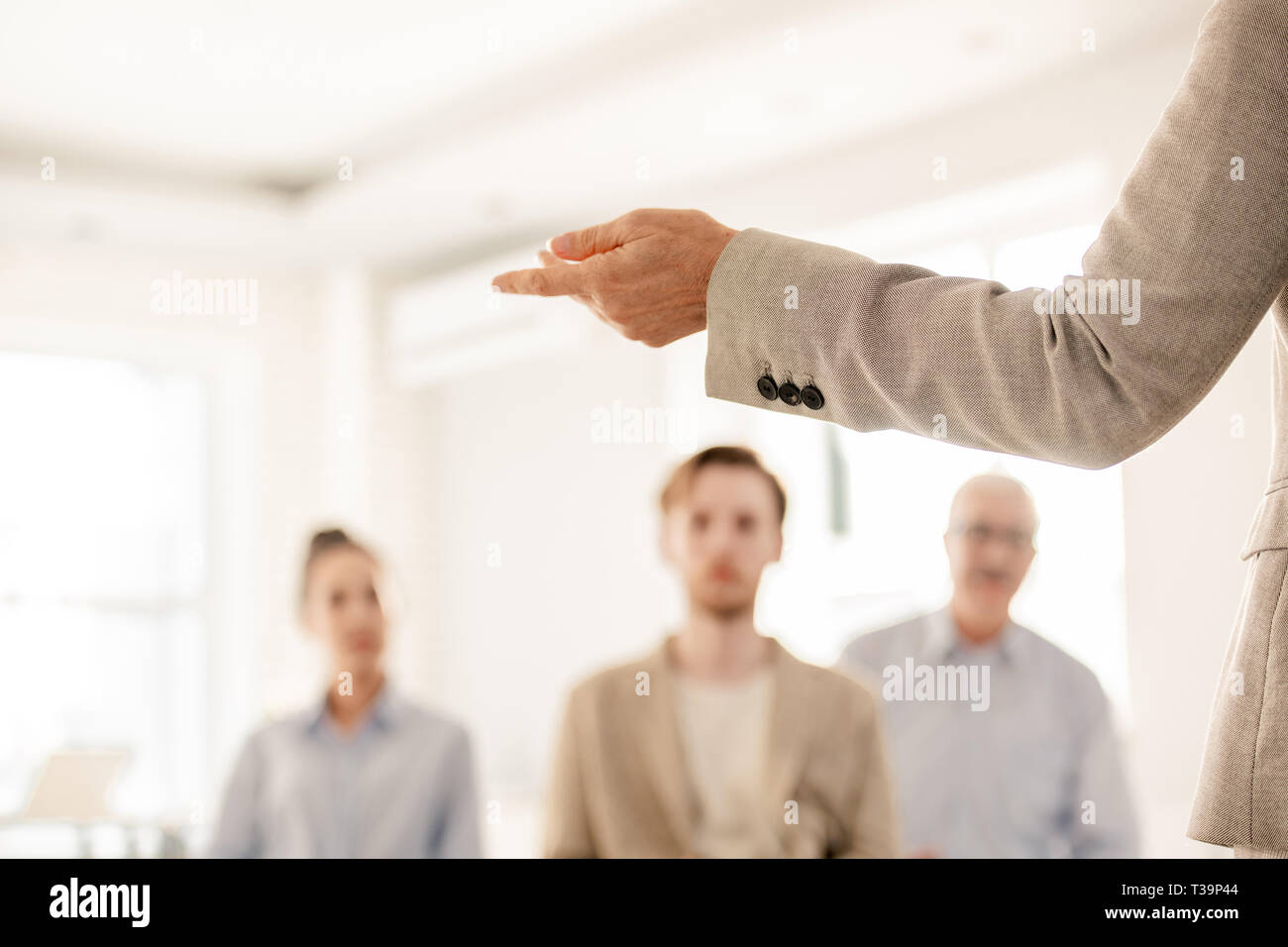Hand lecture hi-res stock photography and images - Alamy