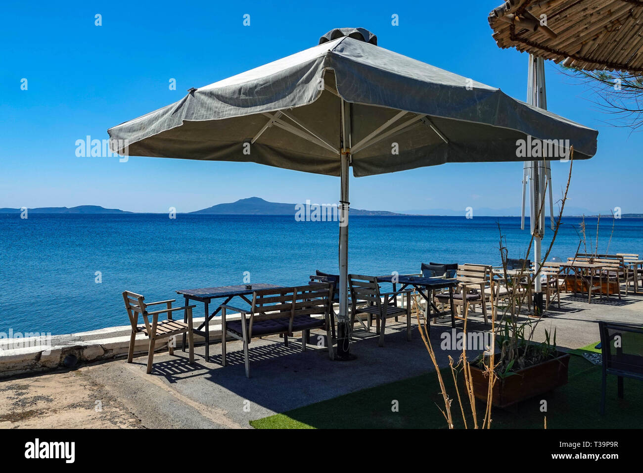 Umbrella shade hi-res stock photography and images - Alamy