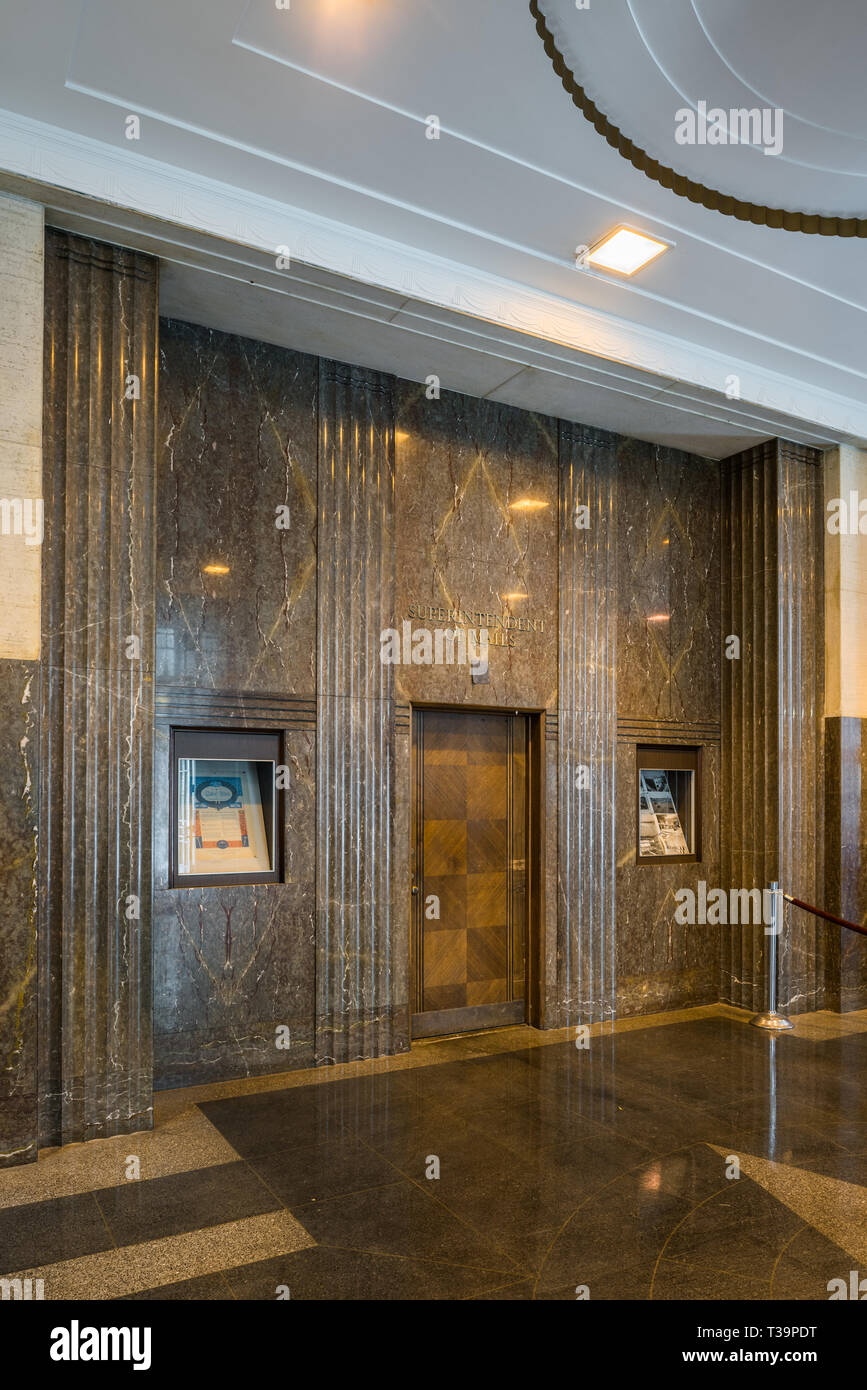 Interior of the Oak Park Post Office Stock Photo - Alamy