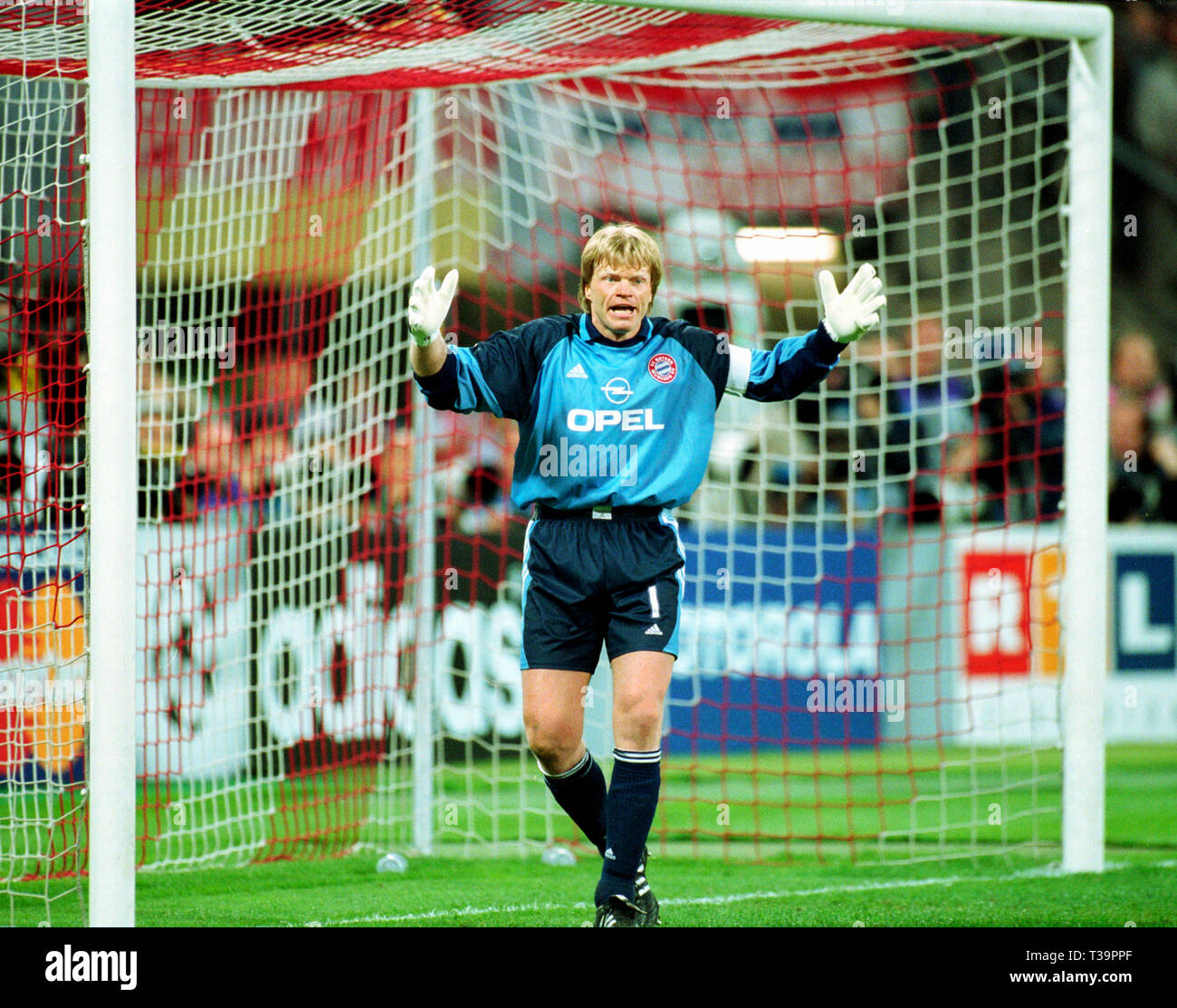 Bayern champions league final 2001 hi-res stock photography and images ...