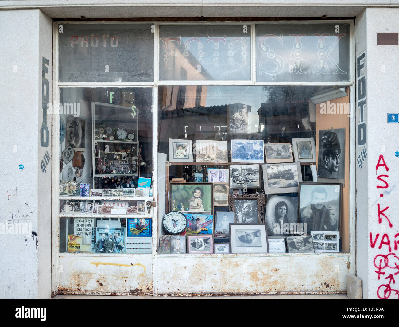 Old photographer shop window Stock Photo - Alamy