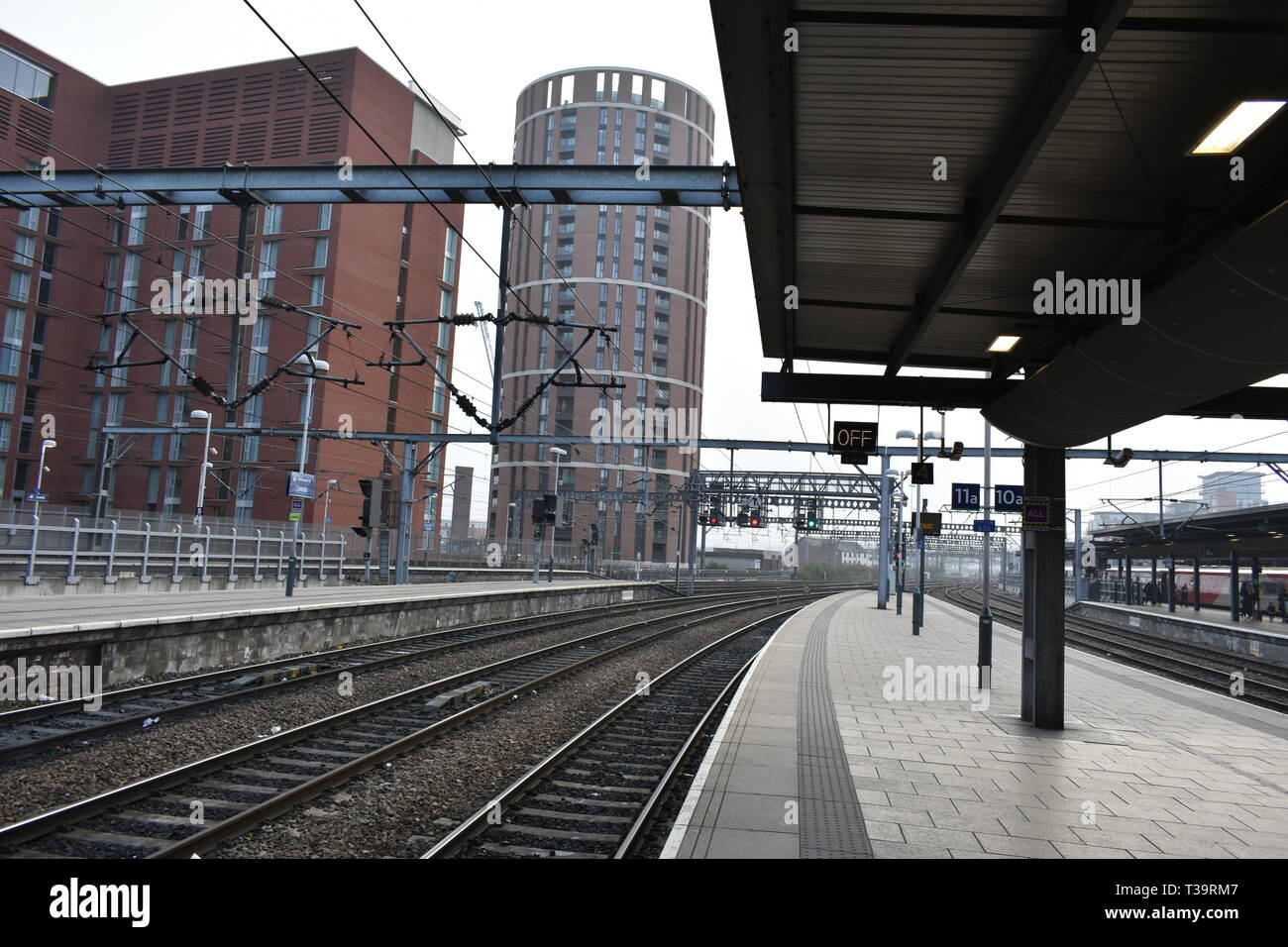 Leeds City Station Stock Photo - Alamy