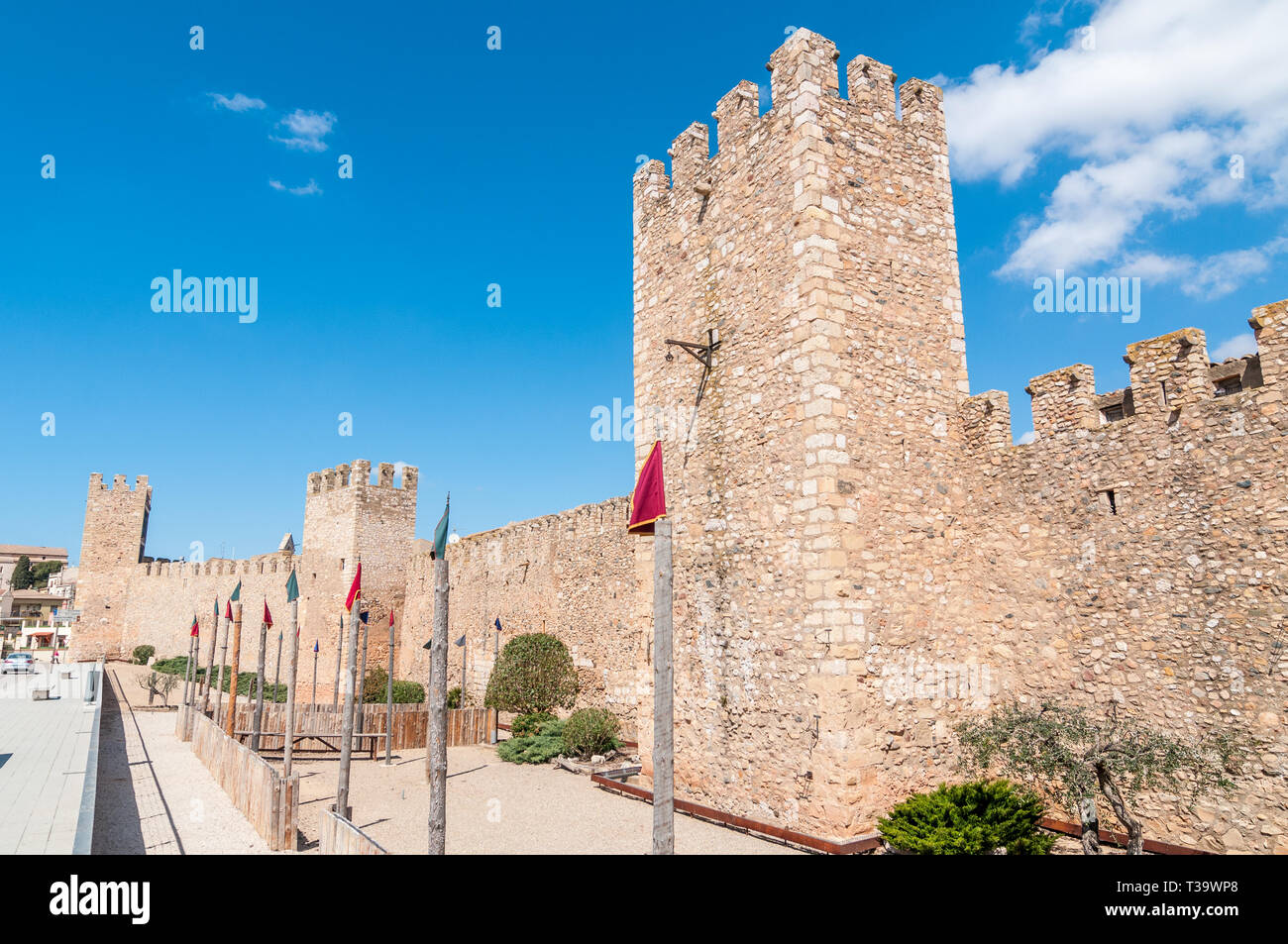 Defensive wall parapet hi-res stock photography and images - Alamy