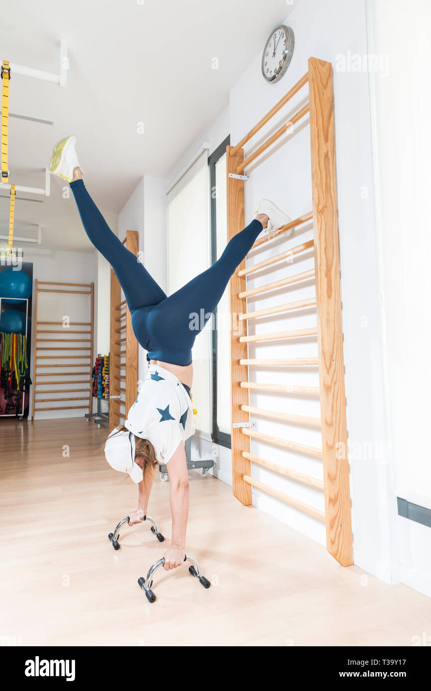 Woman 45 years old in gym hi-res stock photography and images - Alamy