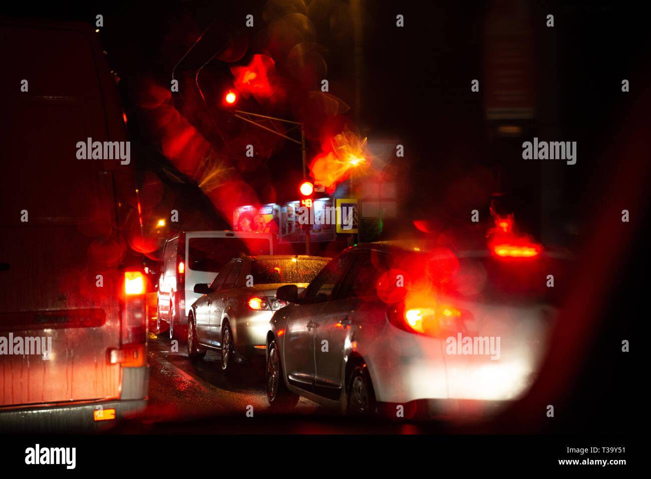traffic lights cars at night city roads. brakes Stock Photo - Alamy