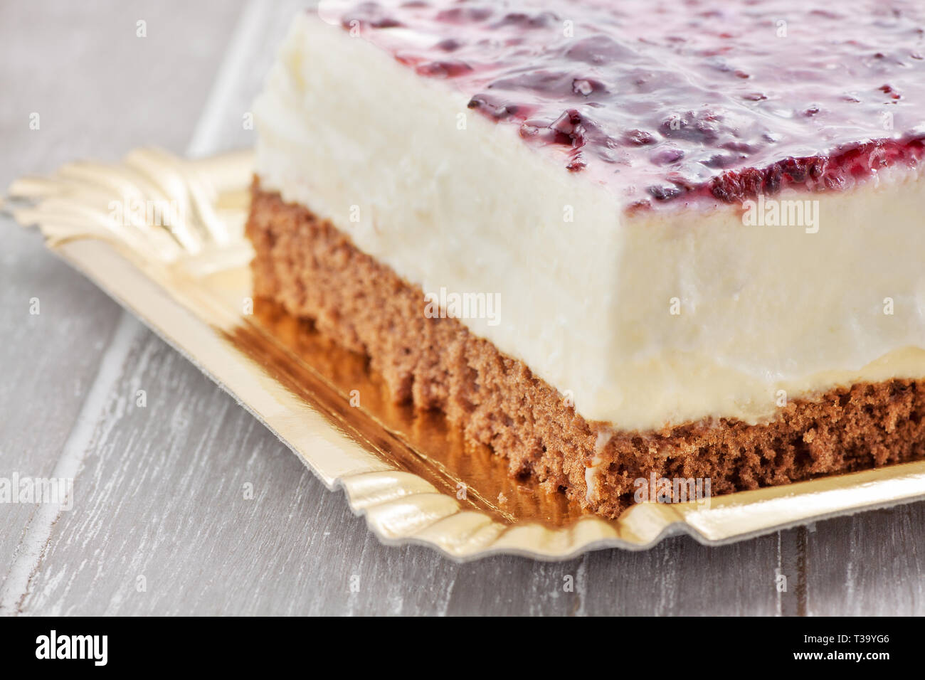 Base of cake hi-res stock photography and images - Alamy