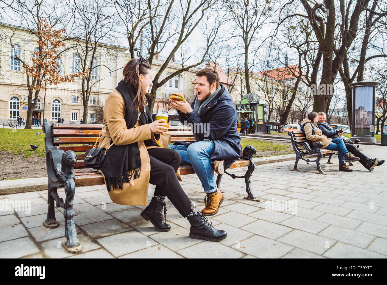 Woman eating burger bench hi-res stock photography and images - Alamy