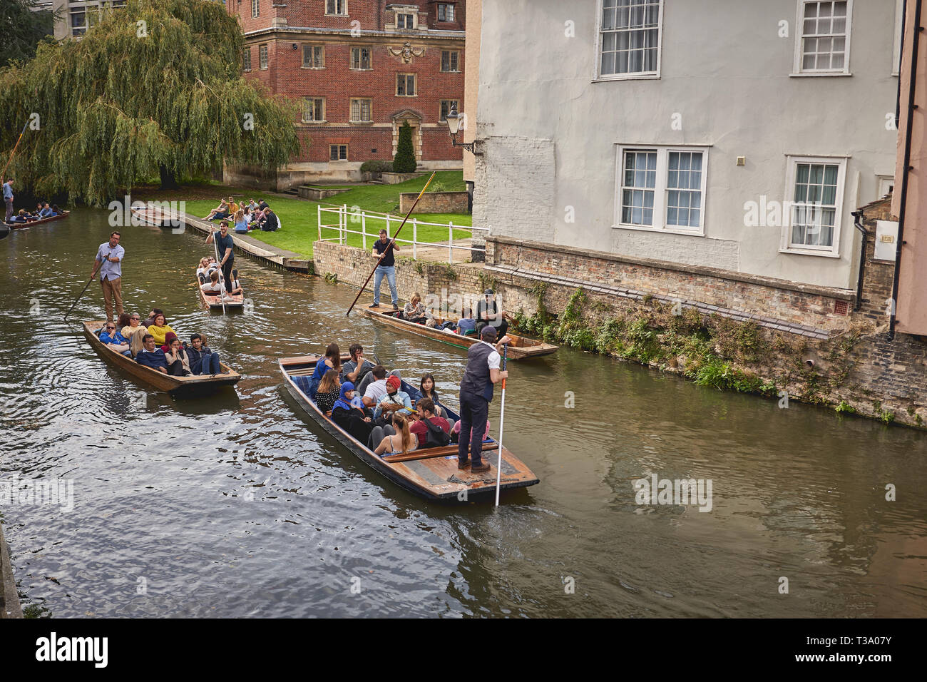 Cambridge. UK - December, 2018. Punt boats on the river Cam. Punting is ...