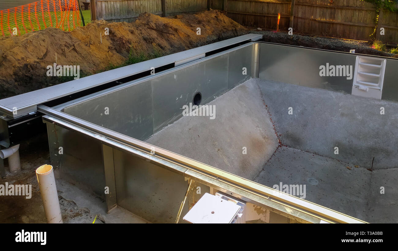 Install swimming pool hi-res stock photography and images - Alamy
