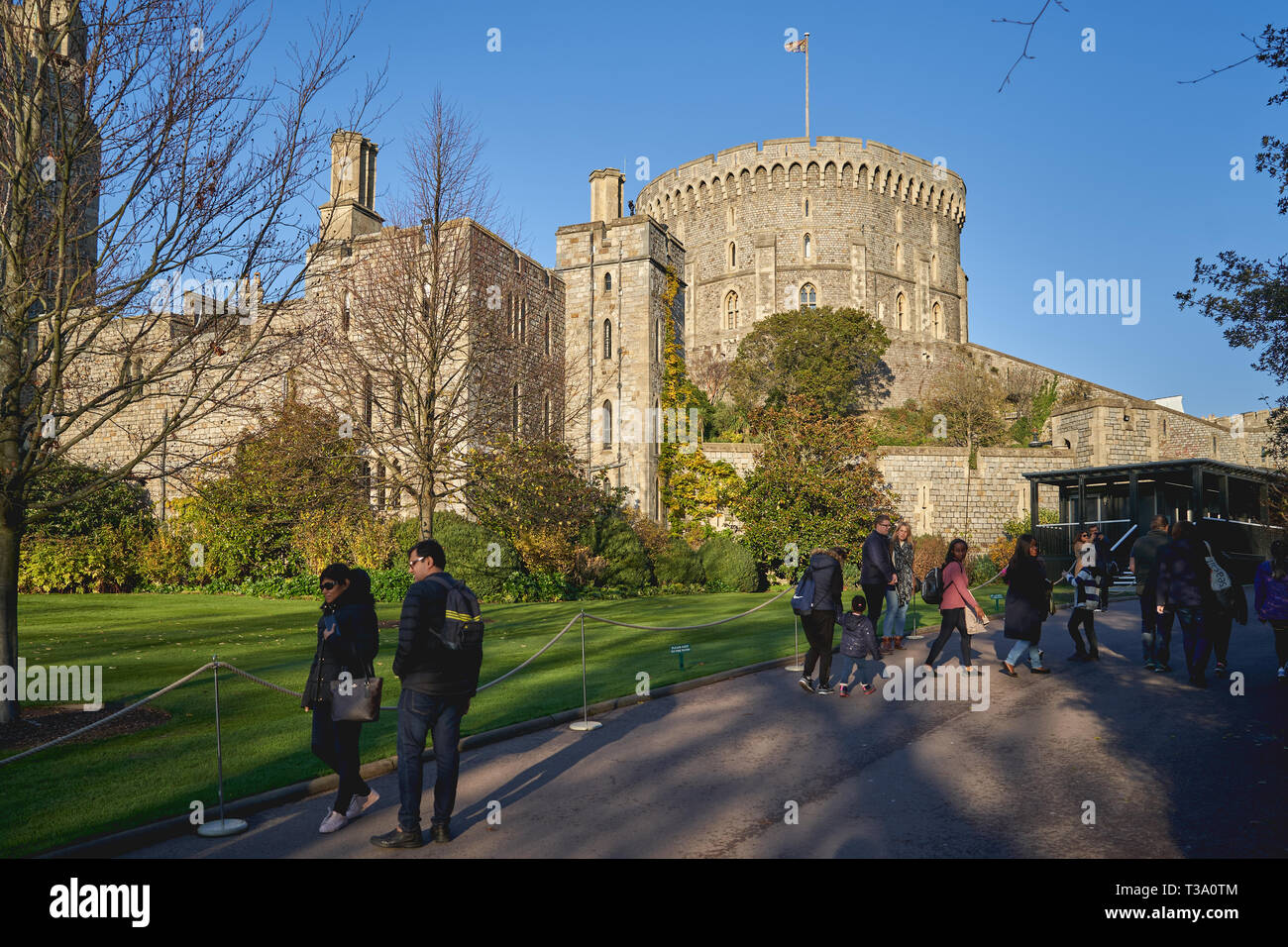 The round tower windsor castle hi-res stock photography and images - Alamy