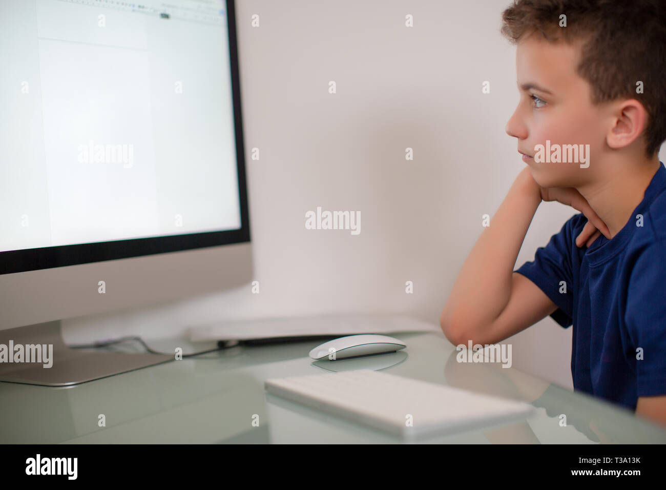 Teen boy computer sad hi-res stock photography and images - Alamy