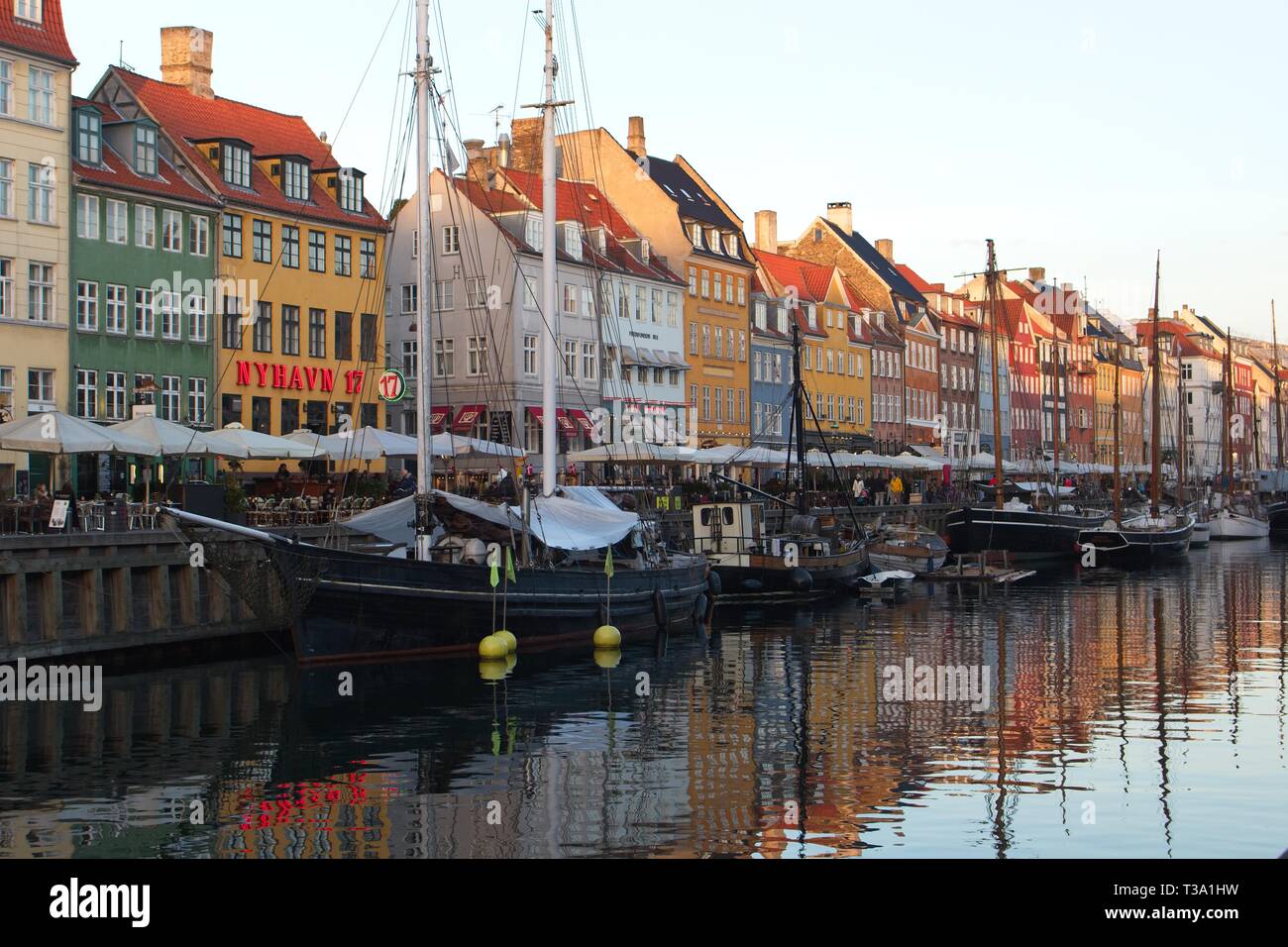 Kopenhagen nyhavn sightseeing hi-res stock photography and images - Alamy