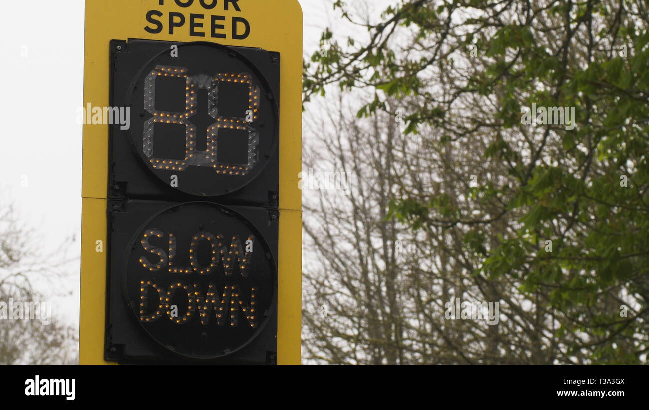 speed indicator display activated by vehicles passing and flashing your ...