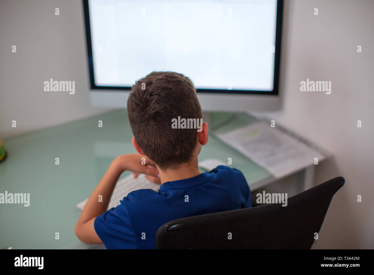 Child computer back view school hi-res stock photography and images - Alamy