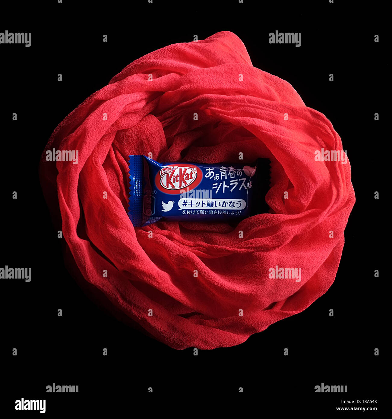 Kit kat candy bar hi-res stock photography and images - Alamy