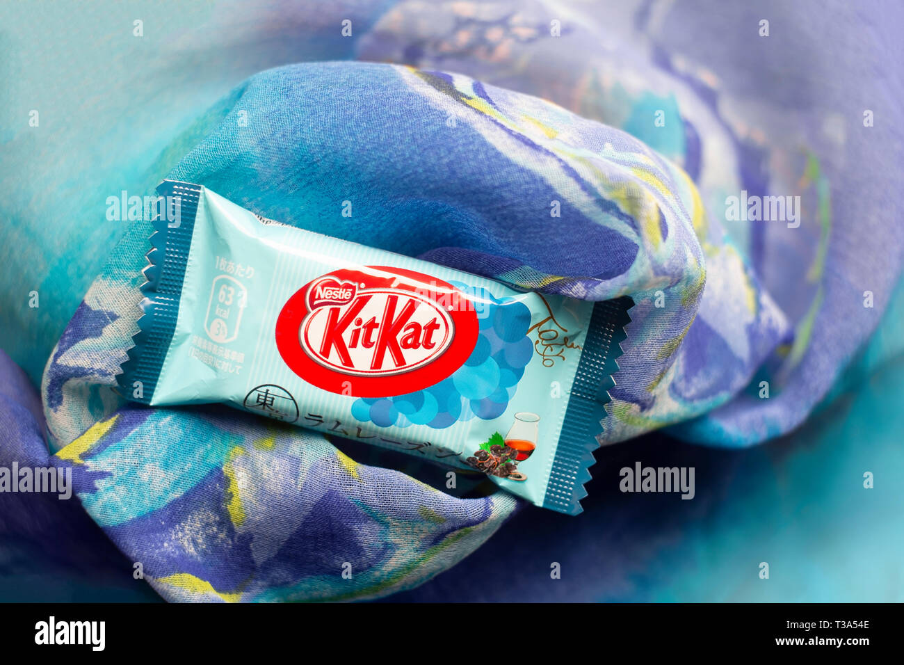 Rum raisin kit kat hi-res stock photography and images - Alamy