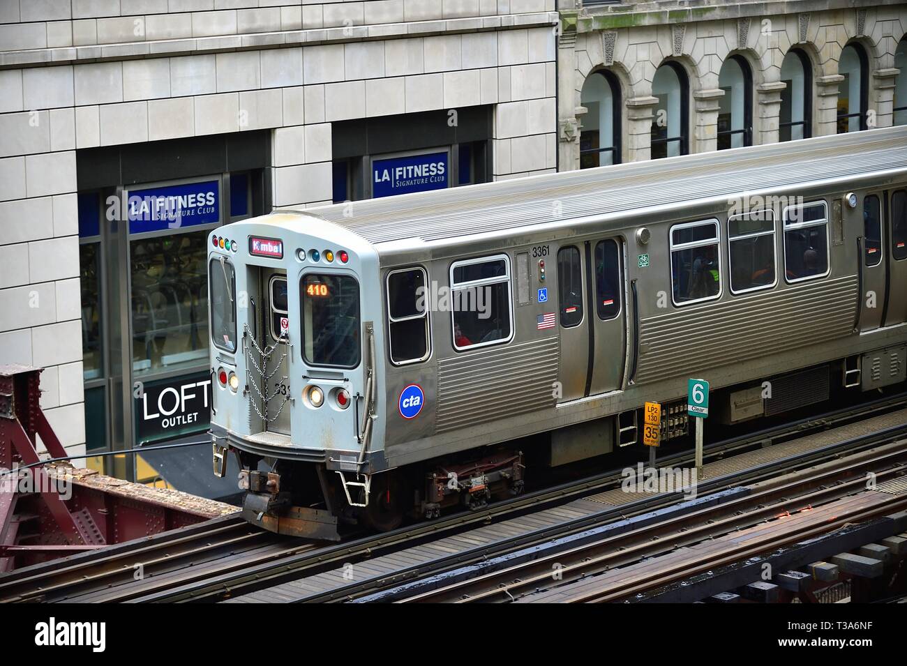 Chicago, Illinois, USA. A CTA Brown Line elevated rapid transit train ...
