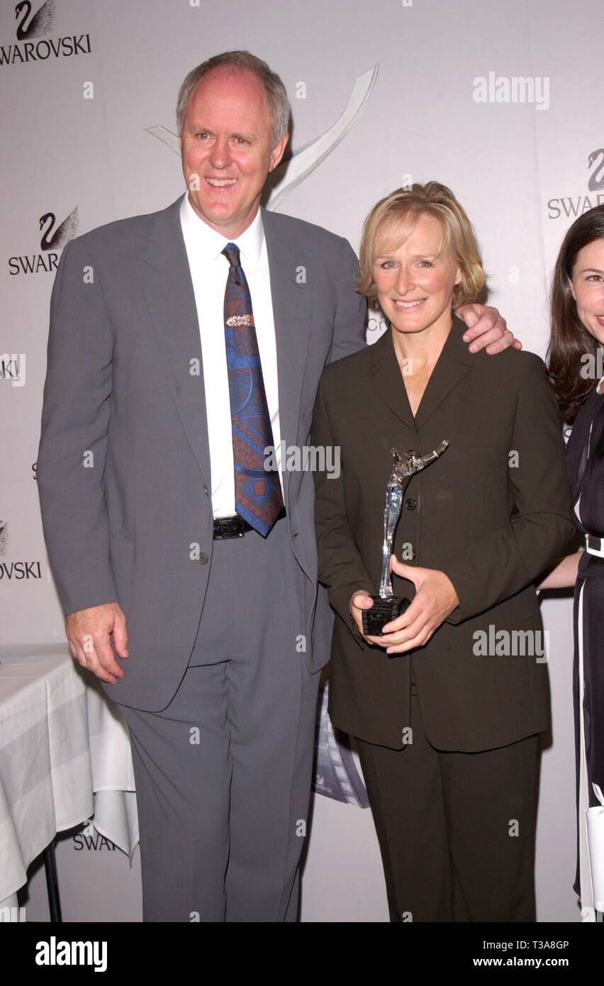 LOS ANGELES, CA. June 08, 2001: Actor JOHN LITHGOW & actress GLENN ...