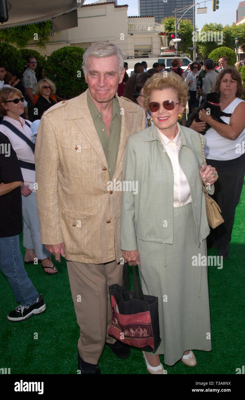 LOS ANGELES, CA. June 23, 2001: Actor CHARLTON HESTON & wife at the Los ...