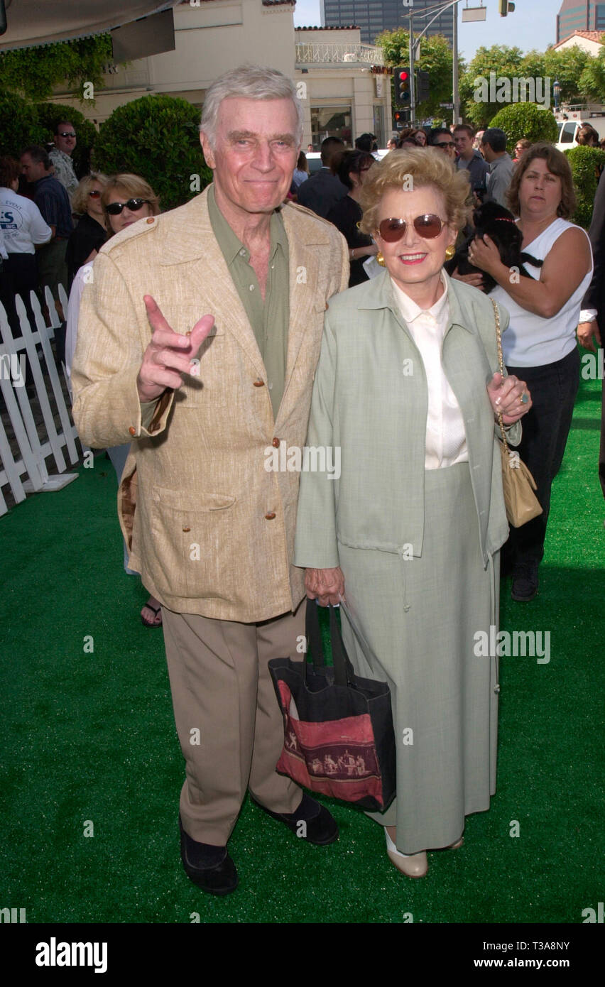 LOS ANGELES, CA. June 23, 2001: Actor CHARLTON HESTON & wife at the Los ...