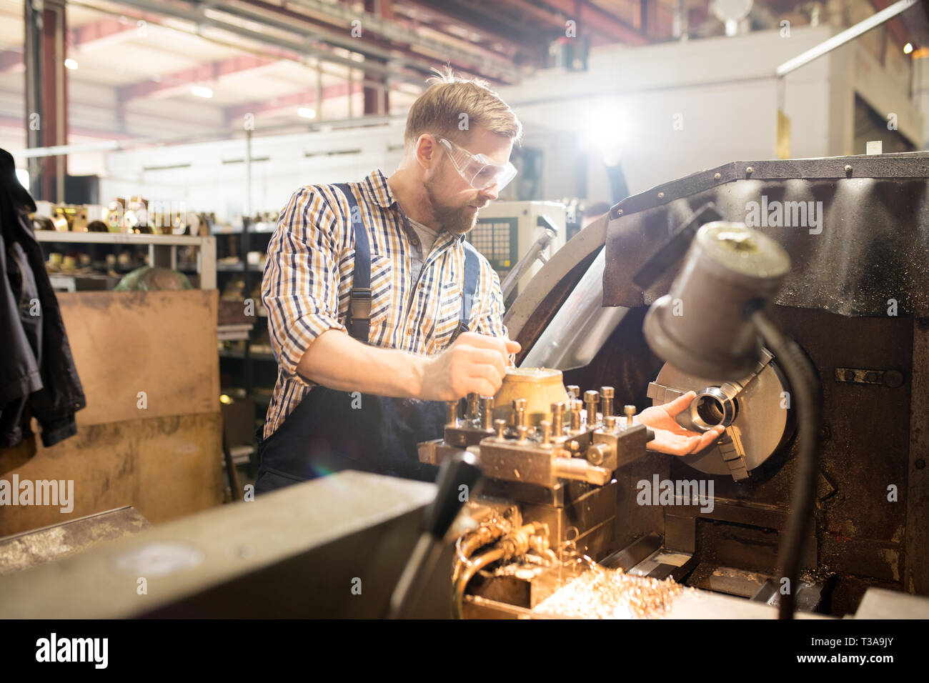 Mechanic by machine Stock Photo - Alamy