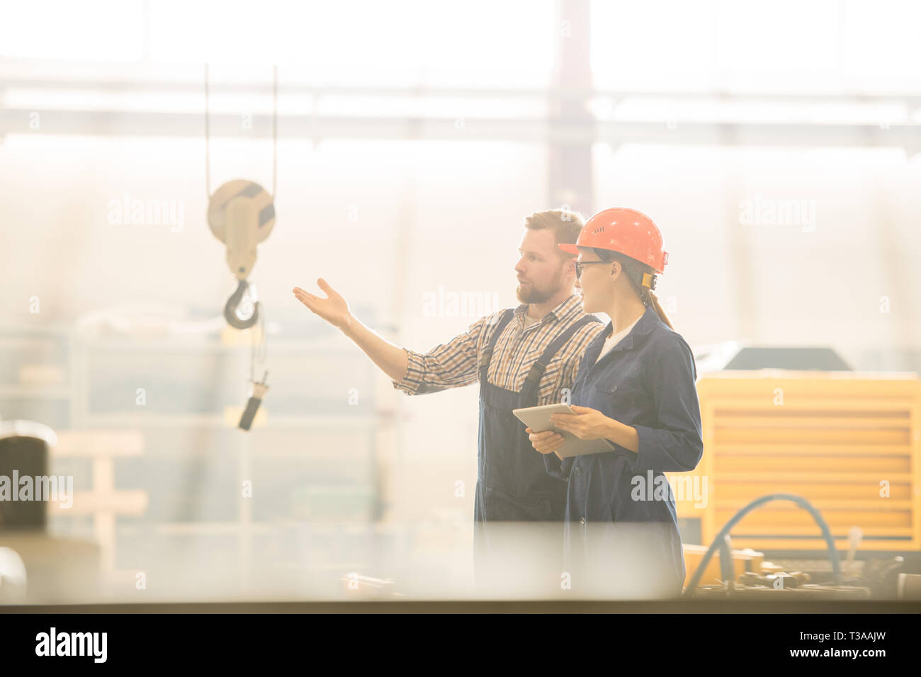 Engineer factory worker conversation hi-res stock photography and ...