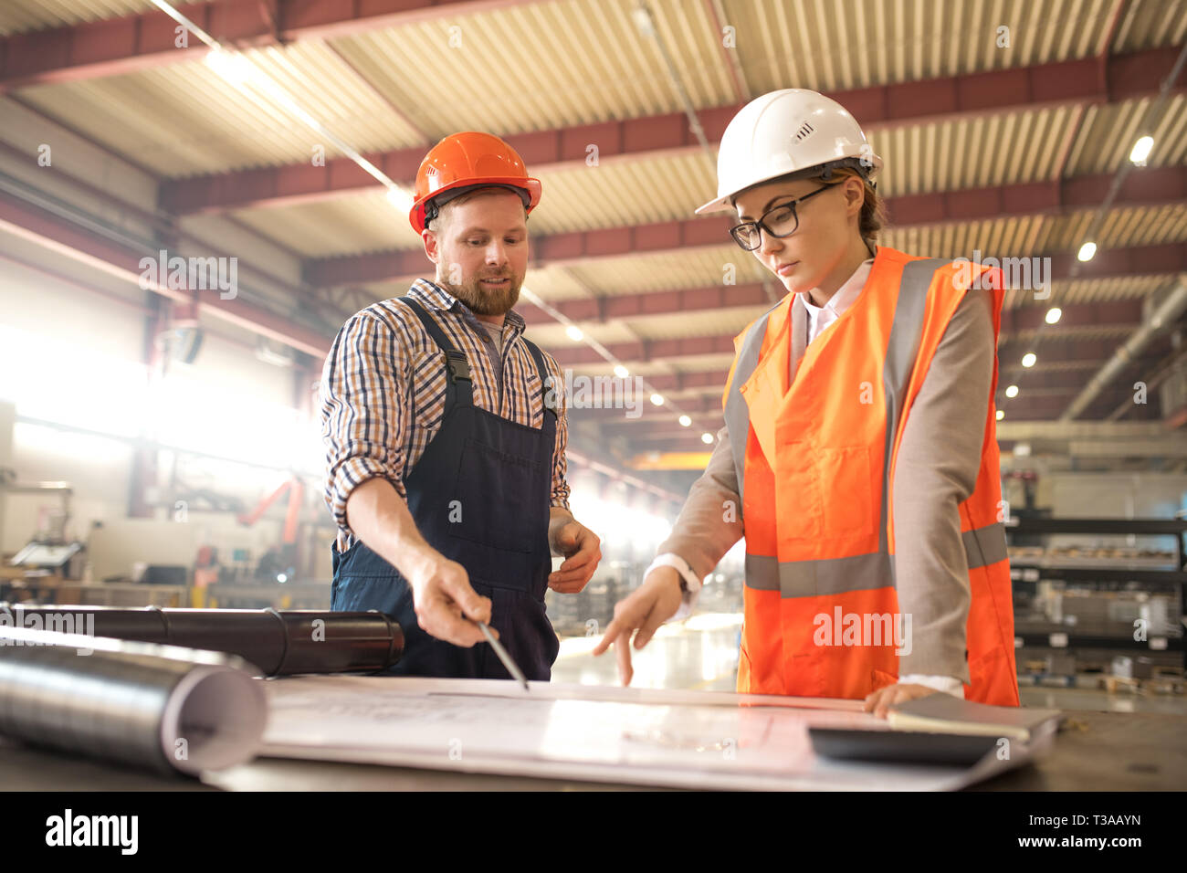 Business man meeting factory hi-res stock photography and images - Alamy