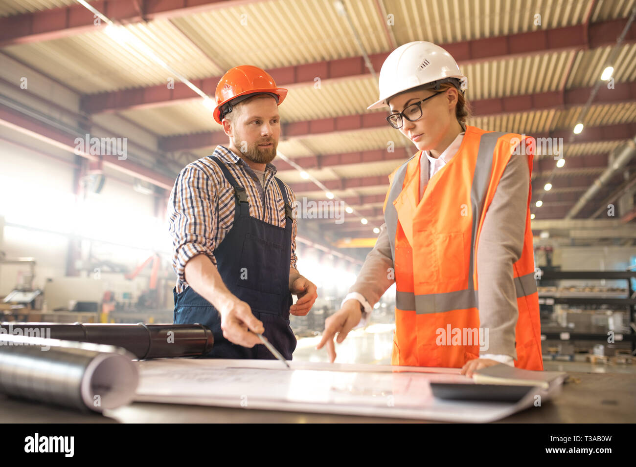 Consulting engineers hi-res stock photography and images - Alamy