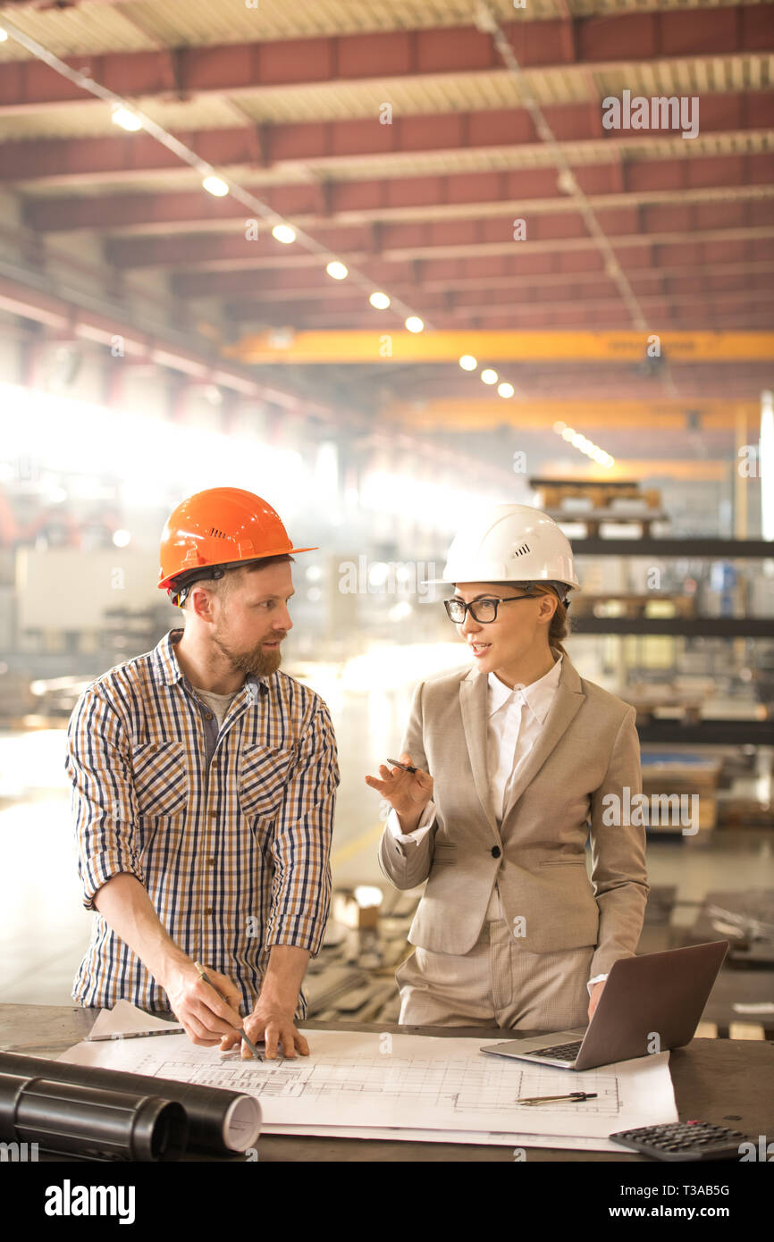 Engineer factory worker conversation hi-res stock photography and ...