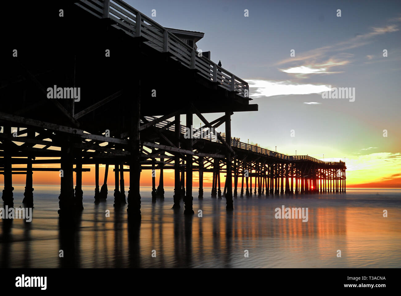 Sihouette man beach hi-res stock photography and images - Alamy