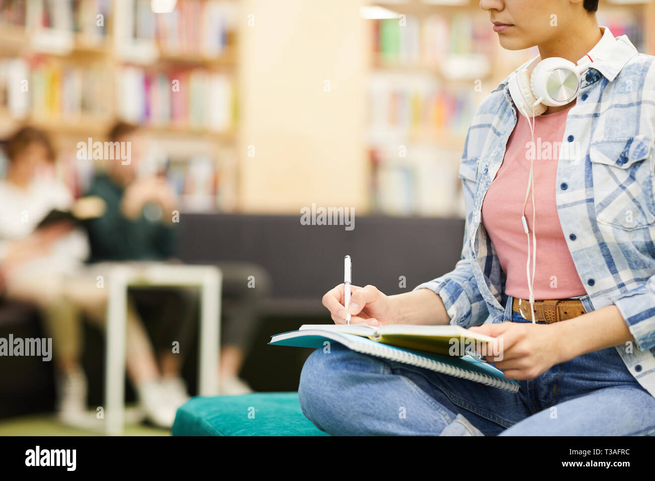 Making notes in library hi-res stock photography and images - Alamy