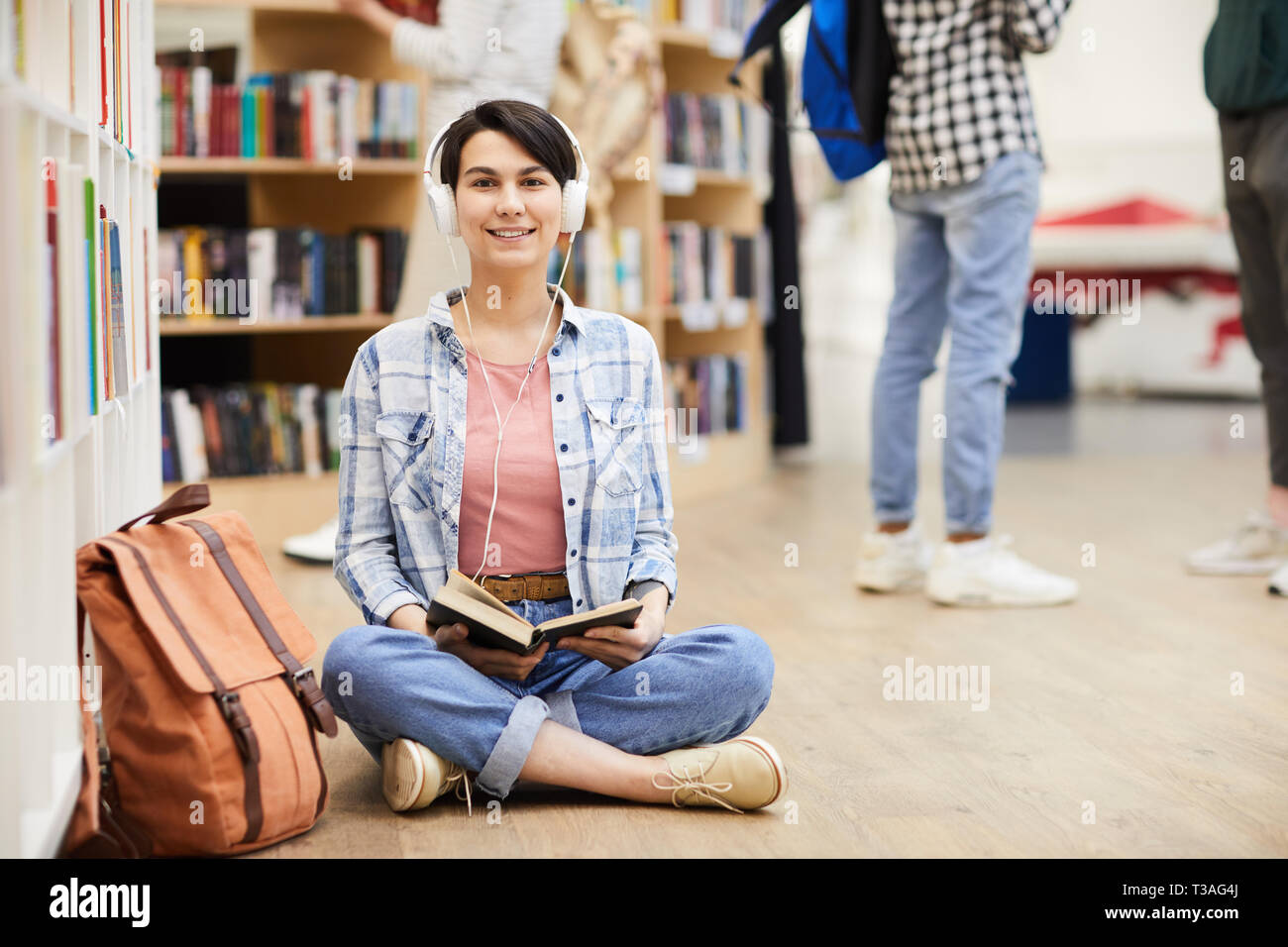 Multitasking girl hi-res stock photography and images - Alamy