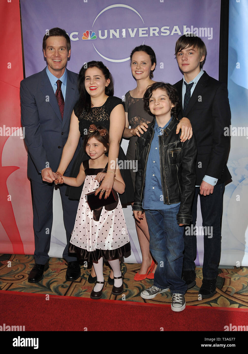 Mae Whitman, Sarah Ramos, Peter Krause, Miles Heizer, Savannah Rae, Max ...