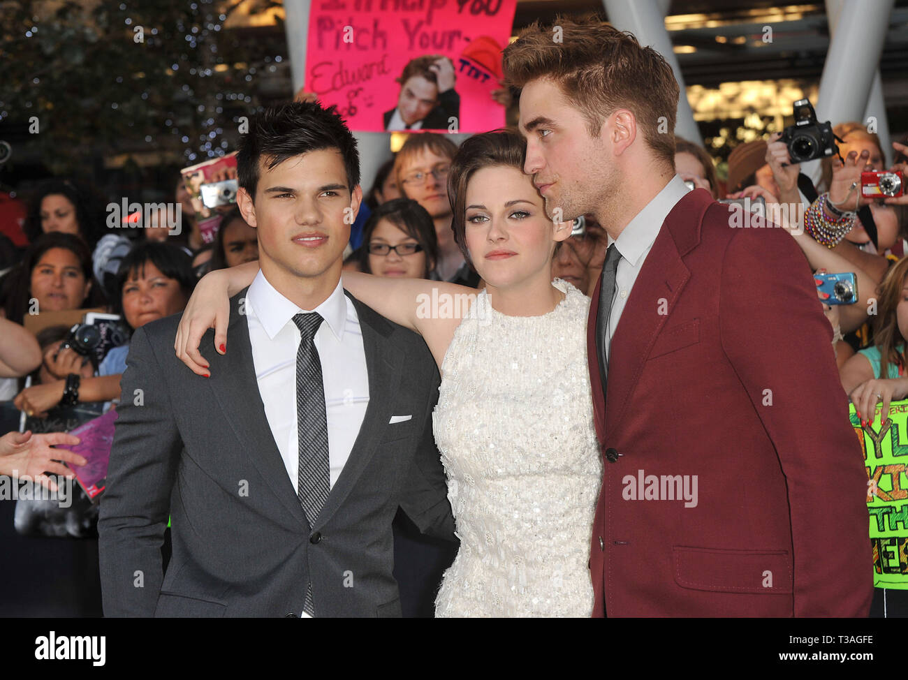 Kristen stewart cast twilight saga hi-res stock photography and images ...