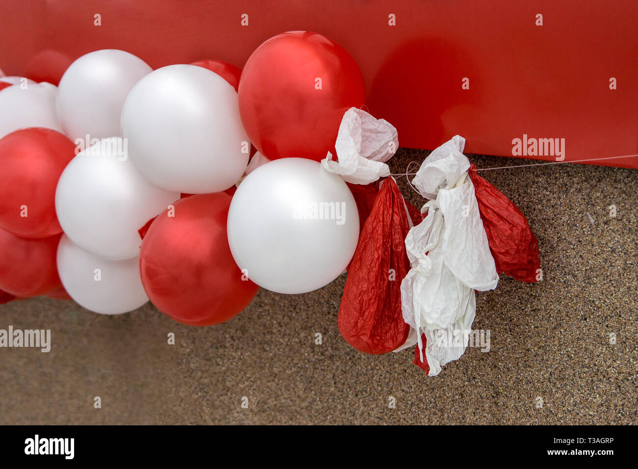 red and white balloons, some empty, end of holiday Stock Photo - Alamy