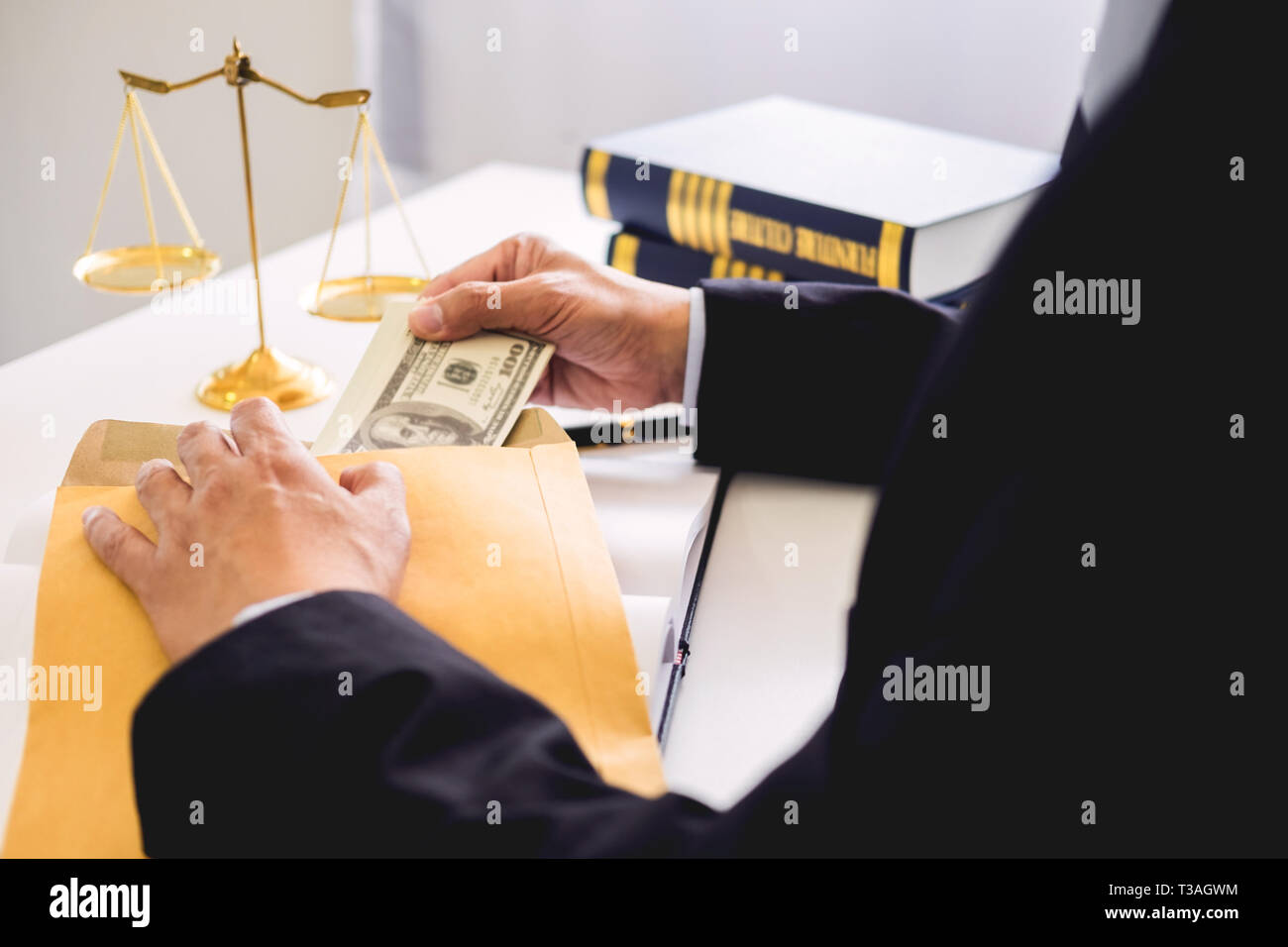 Attorney client courtroom hi-res stock photography and images - Alamy