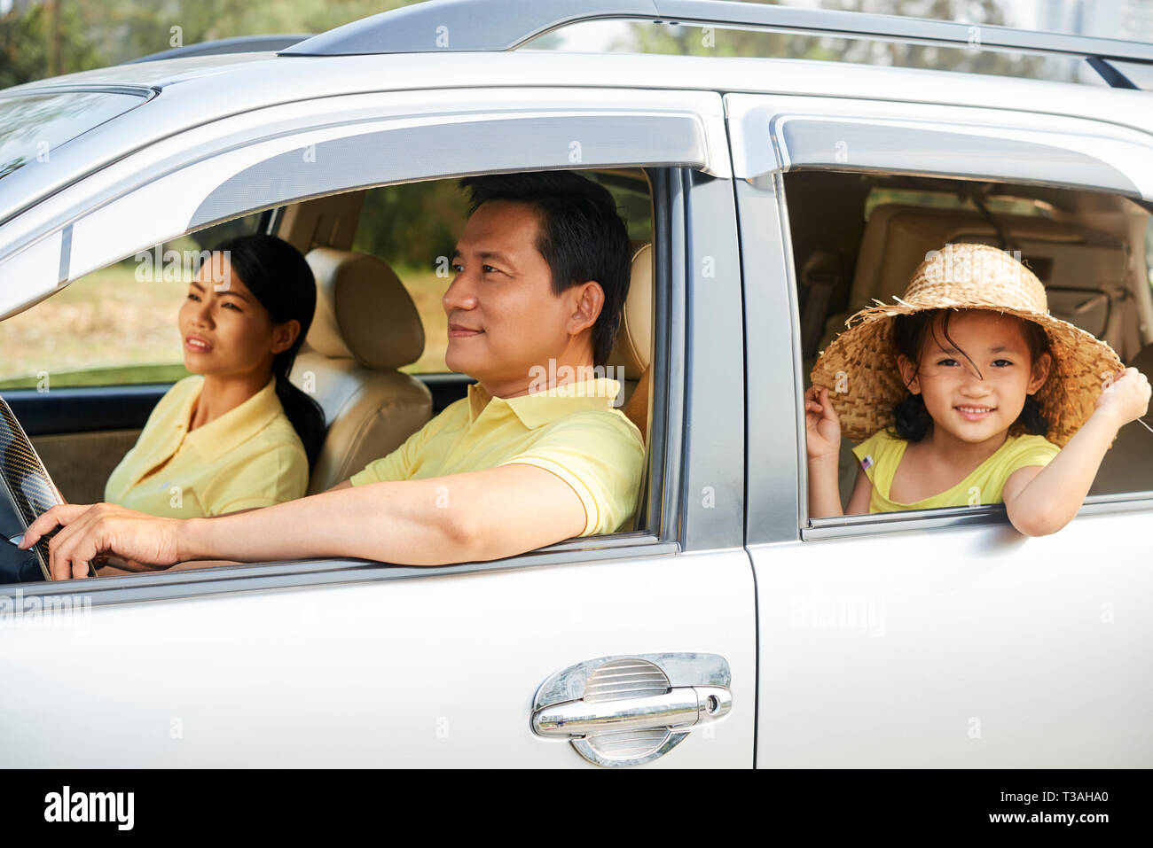 Happy family traveling in summer hi-res stock photography and images ...