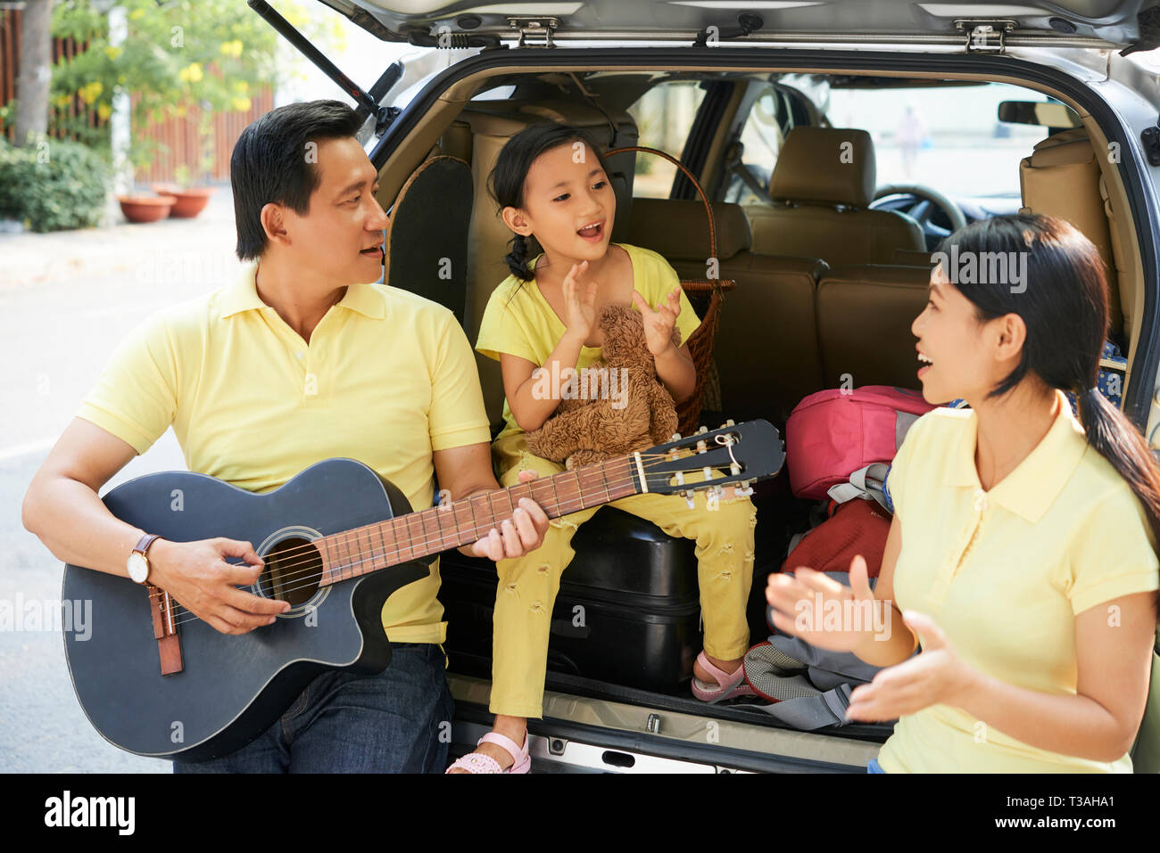 Family singing together Stock Photo - Alamy