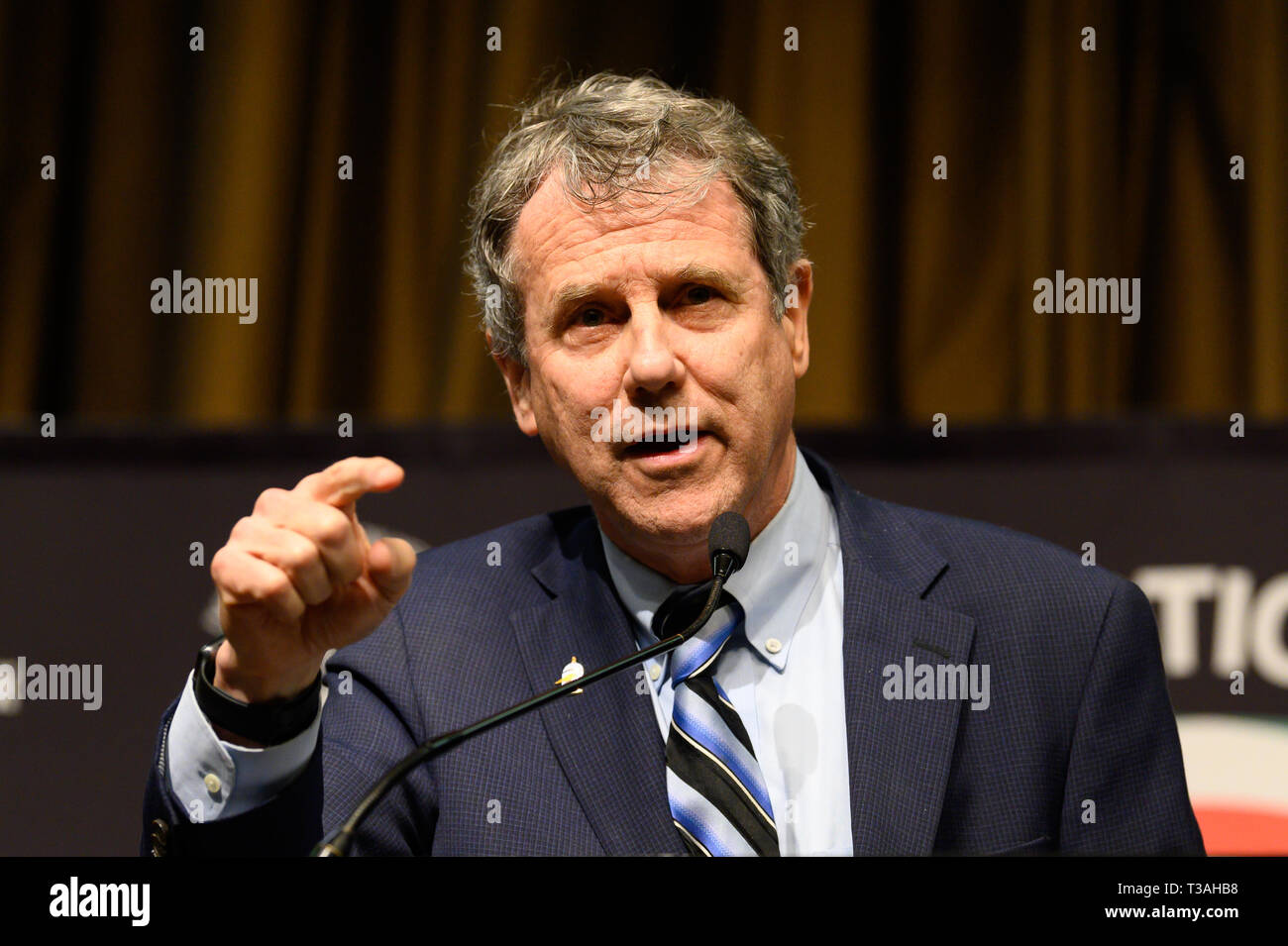 Sherrod brown hi-res stock photography and images - Alamy