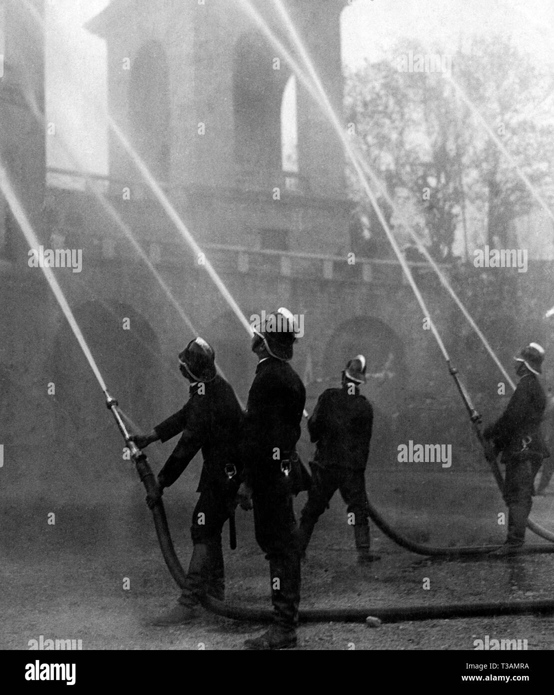 Firefighters images Black and White Stock Photos & Images - Alamy