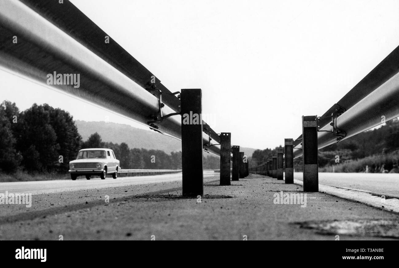 Median divider Black and White Stock Photos & Images - Alamy