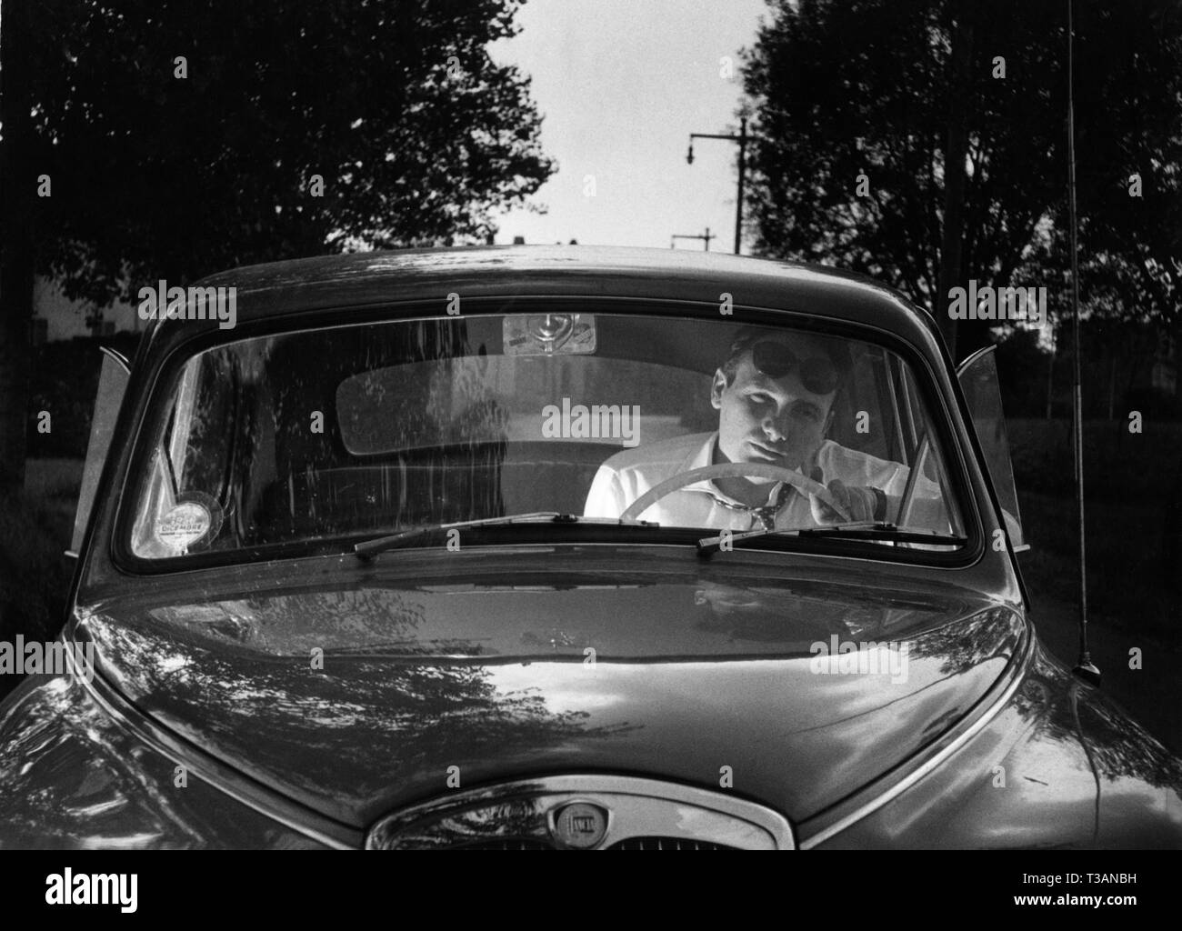 Fall car Black and White Stock Photos & Images - Alamy